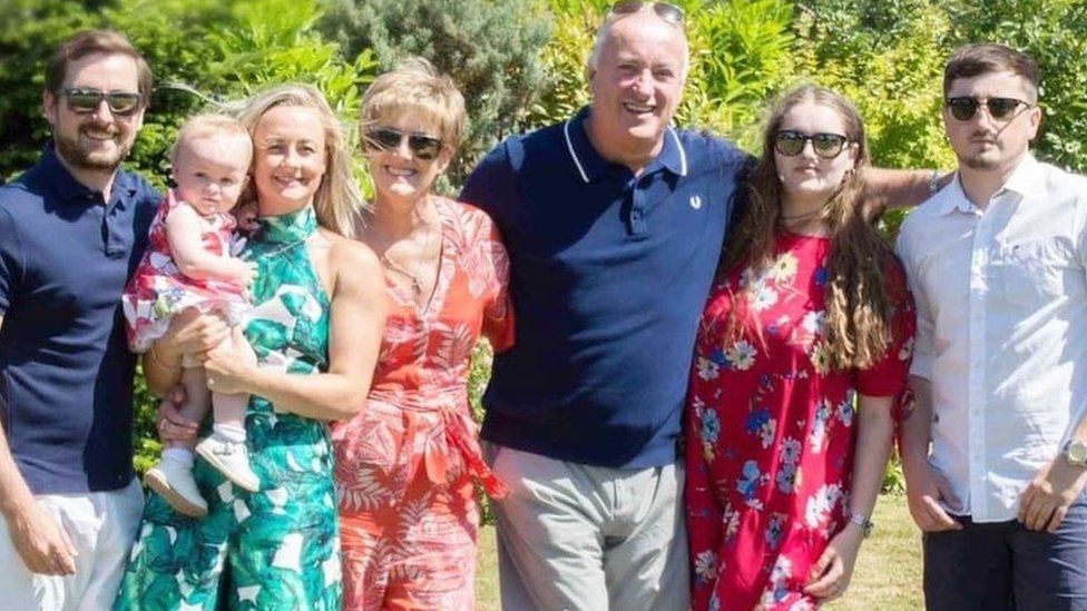 Brother of Grace Millane running London Marathon - BBC News