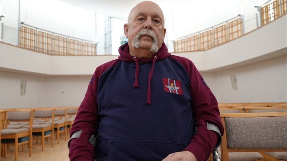 Rhyfel y Falklands: Aduniad yr awyrfilwr a'r nyrs - BBC Cymru Fyw