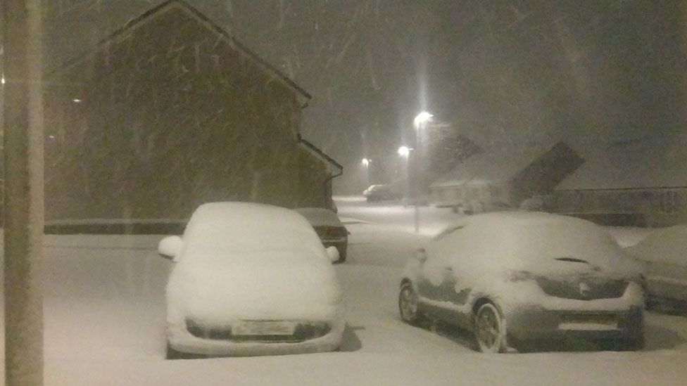 Snow, ice and high winds disrupts travel in Scotland - BBC News
