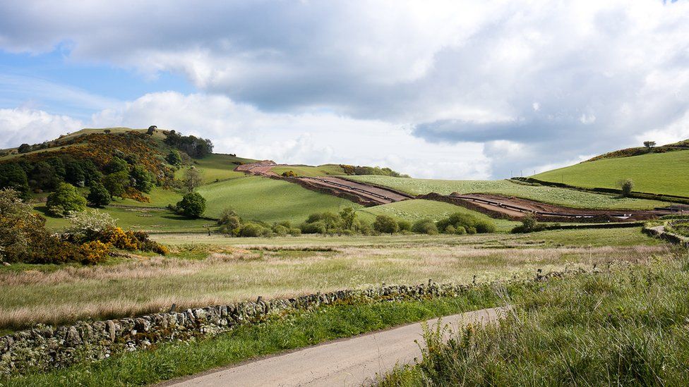 Cluden to Brighouse Bay gas pipeline past halfway mark - BBC News