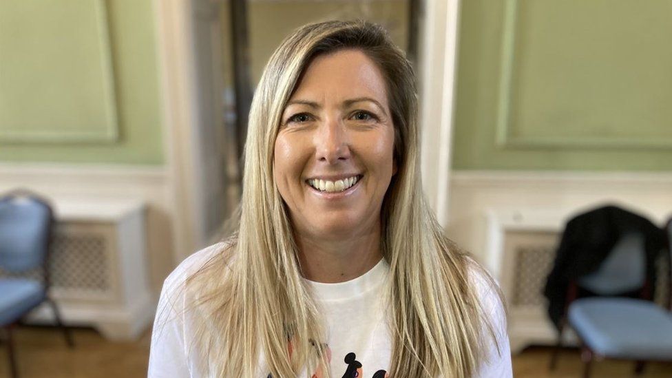 People with cancer take to the catwalk for charity in Bath - BBC News