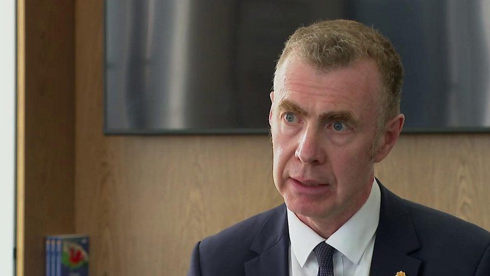 Adam Price i ymddiswyddo fel arweinydd Plaid Cymru - BBC Cymru Fyw