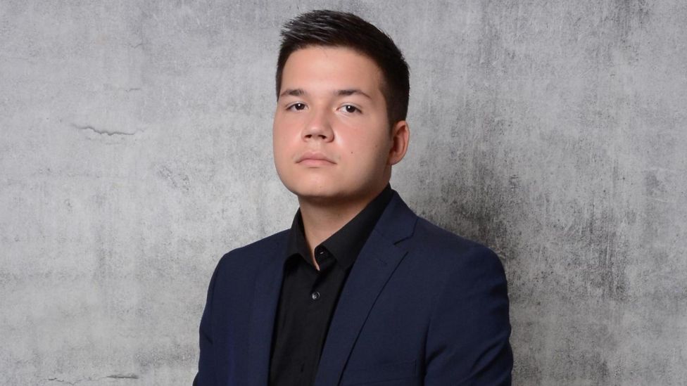 Kilburn: Two men jailed for life for murdering aspiring lawyer - BBC News