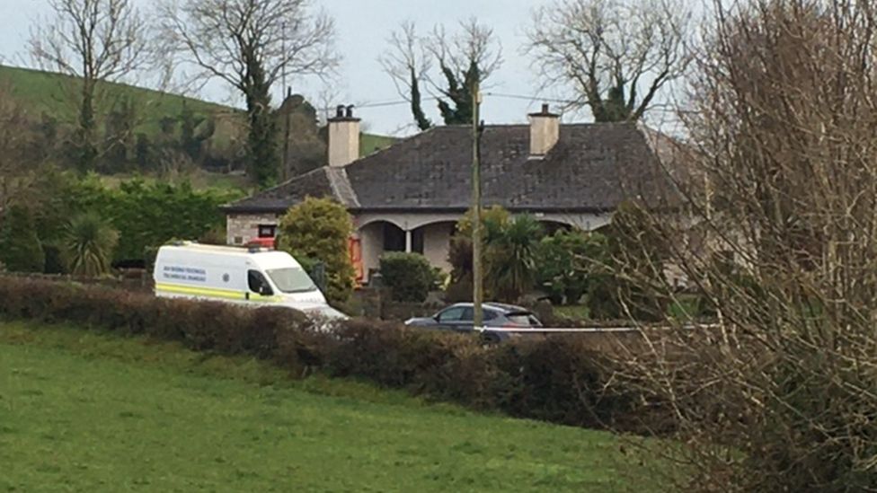 Monaghan: I﻿nvestigation after two bodies found near border - BBC News