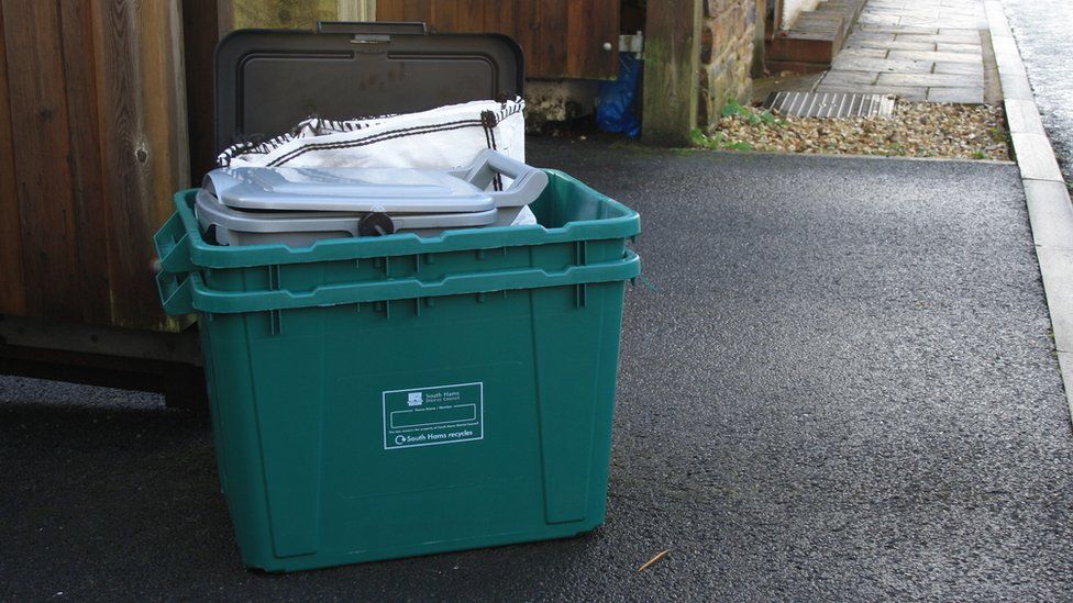 South Hams introduces new recycling bin collection service - BBC News