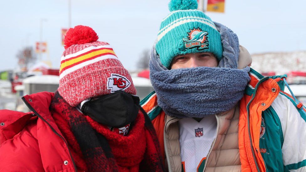 Chiefs and Dolphins play freezing NFL game in -20C on icy pitch - BBC ...