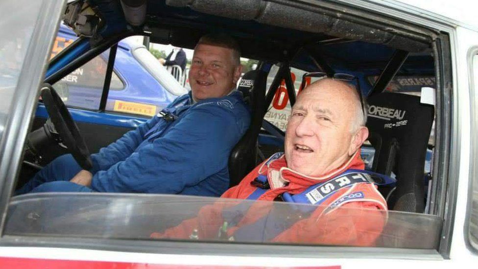 Tributes to rally 'heroes' Shawn Rayner and Steve Dear - BBC News