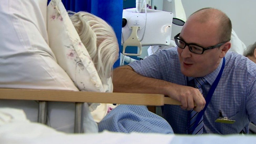 Britain's oldest person Gladys Hooper has hip op at 112 - BBC News