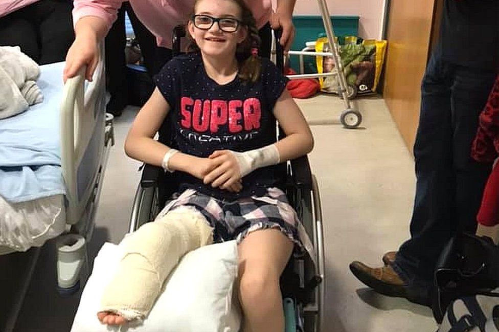 The Ayrshire 10-year-old who wanted her leg amputated - BBC News