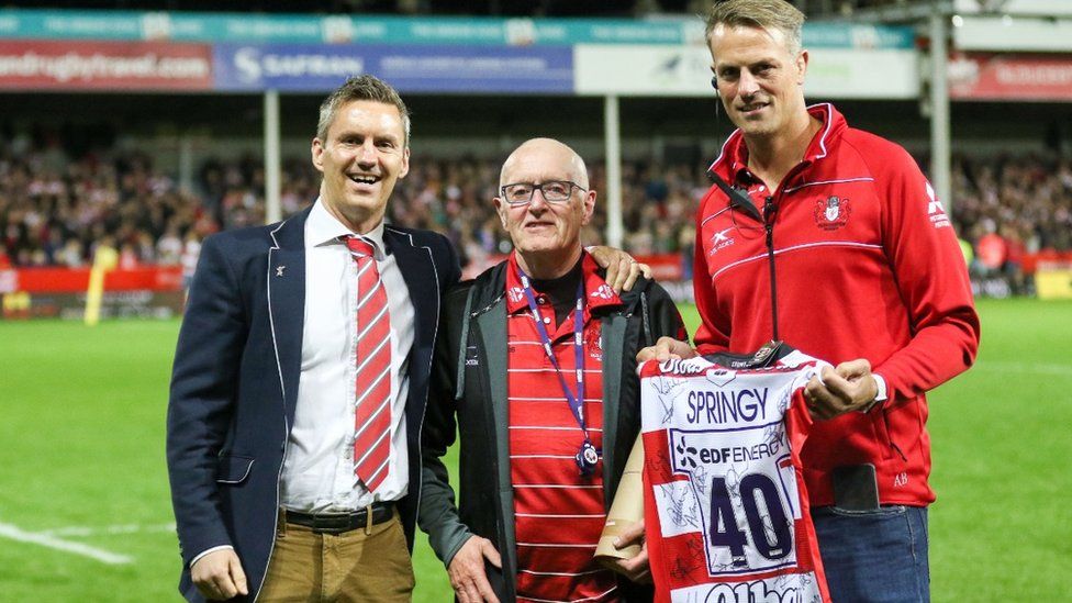 Gloucester Rugby: Tributes to 'the voice' of Kingsholm - BBC News