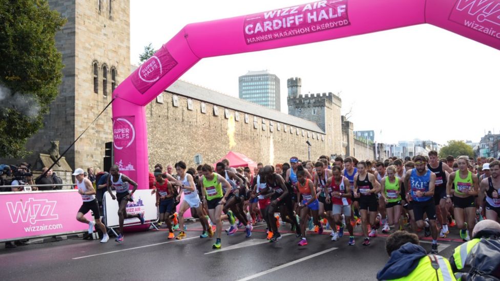 In pictures: Cardiff Half Marathon - BBC News