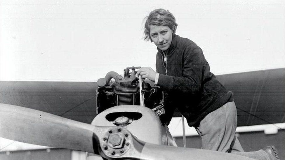 Podcasts reflect Amy Johnson's solo flight to Australia - BBC News