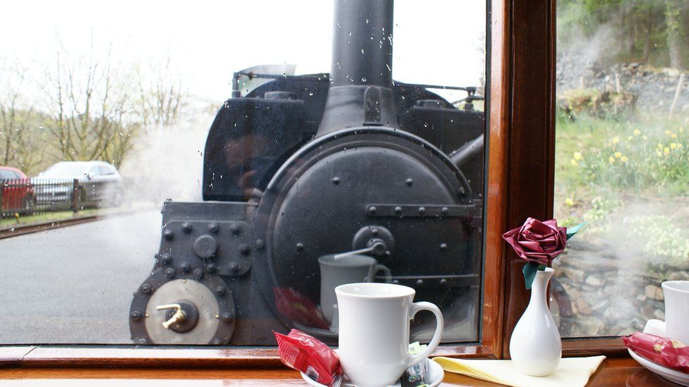 Ffestiniog Railway gets new £600,000 heritage train - BBC News