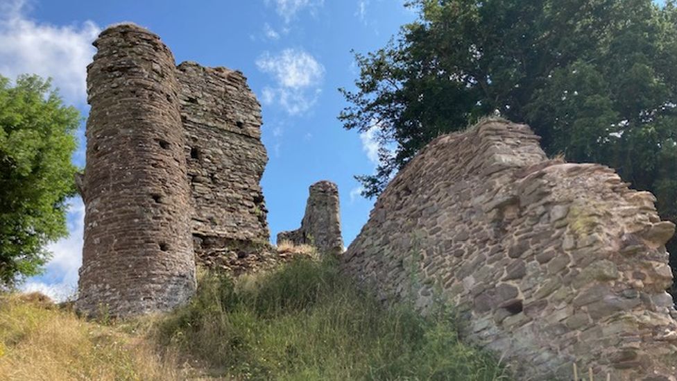 More secrets of mystery Norman castle uncovered - BBC News