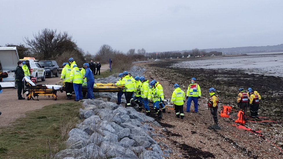 Portsmouth mud rescue sees trapped man pulled to safety - BBC News