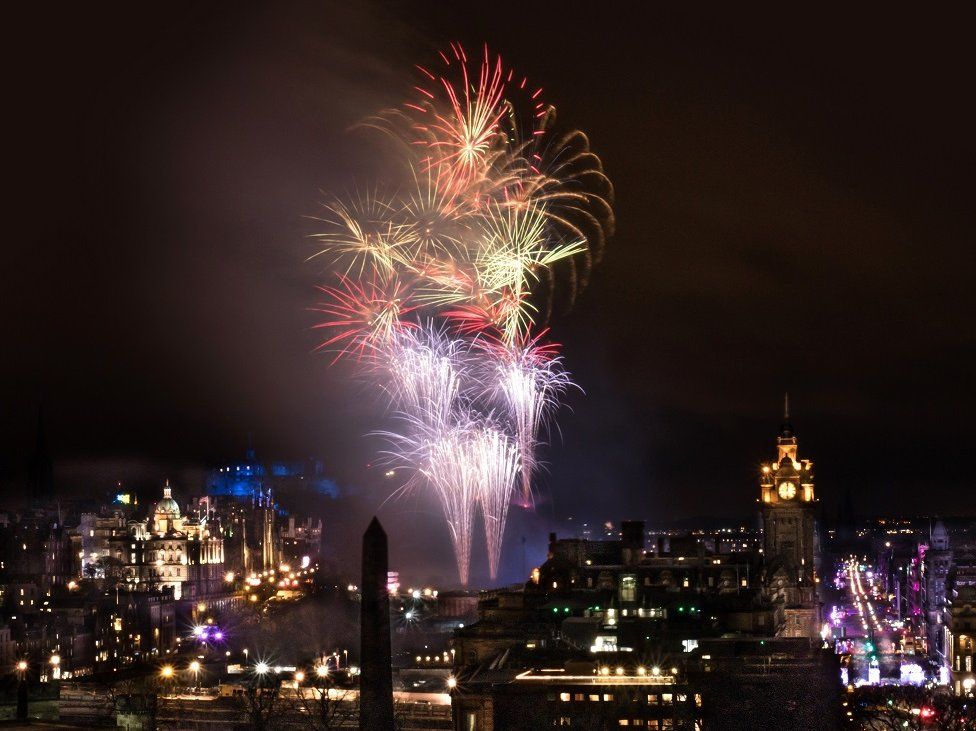 In pictures: Scotland celebrates Hogmanay - BBC News