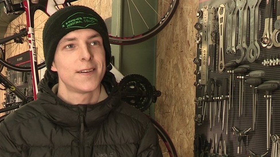 Cost of living: Is it time to ditch your car for a bike? - BBC News