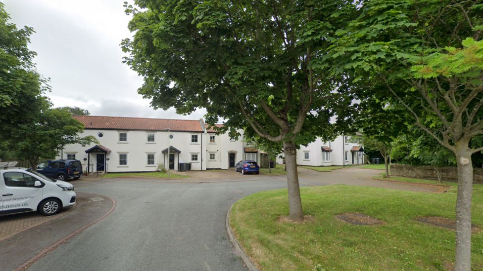 Staindrop shooting: Gun fired outside house in village - BBC News