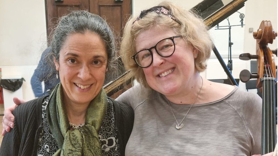 Blind Wiltshire composer creates work inspired by illness - BBC News