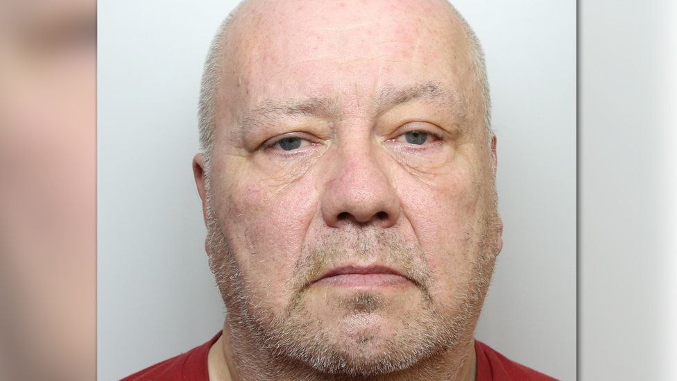 Wakefield man jailed for sexually assaulting teenager - BBC News