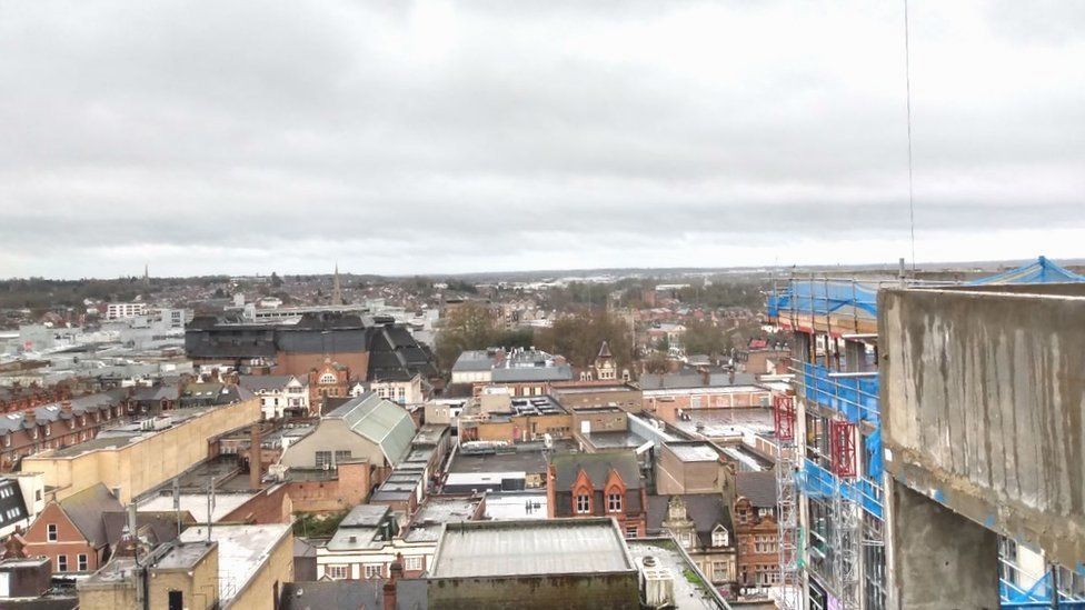 Reading landmark office to offer 'sweeping views' of town - BBC News