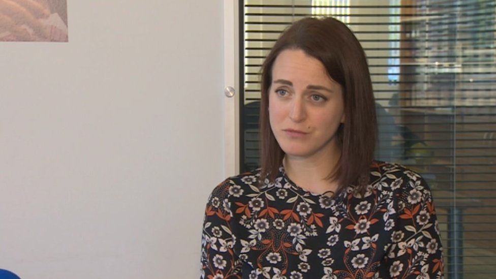 Deaf people in Wales 'being let down' says charity - BBC News