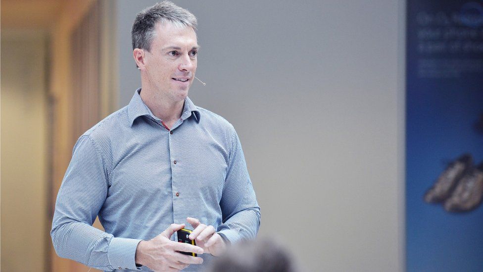 How to get a job: Top bosses share their secrets - BBC News