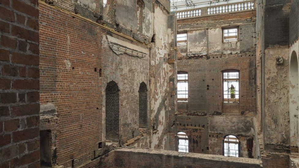 Clandon Park: National Trust's restoration plans 'disappointing' - BBC News