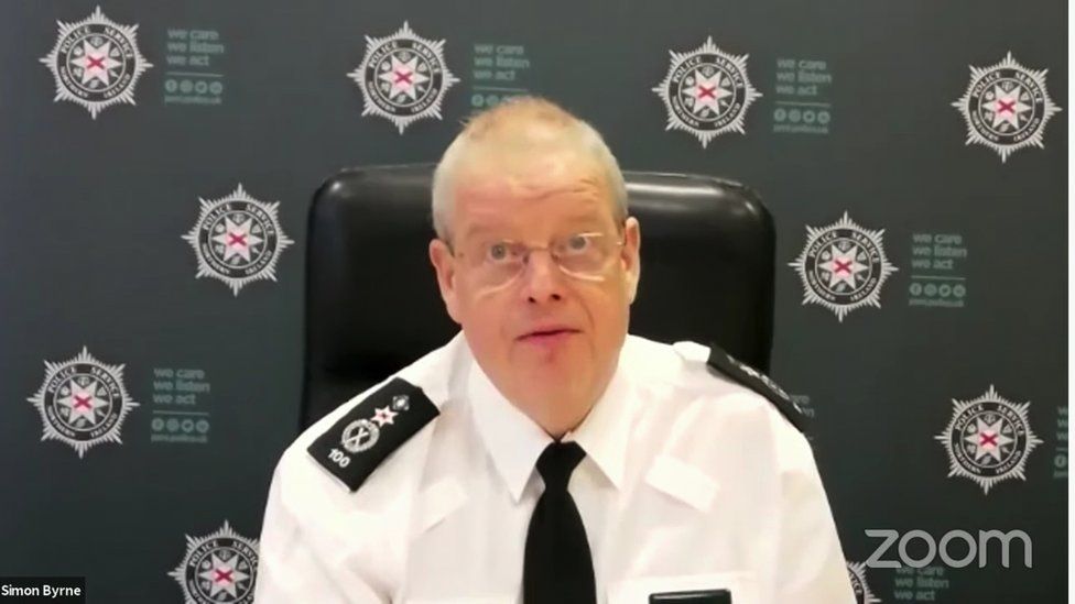 Bobby Storey funeral: UUP calls for resignation of Simon Byrne - BBC News