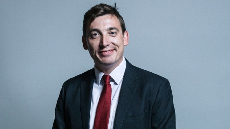 Jeremy Corbyn: Gavin Shuker vote 'not start of deselection' - BBC News