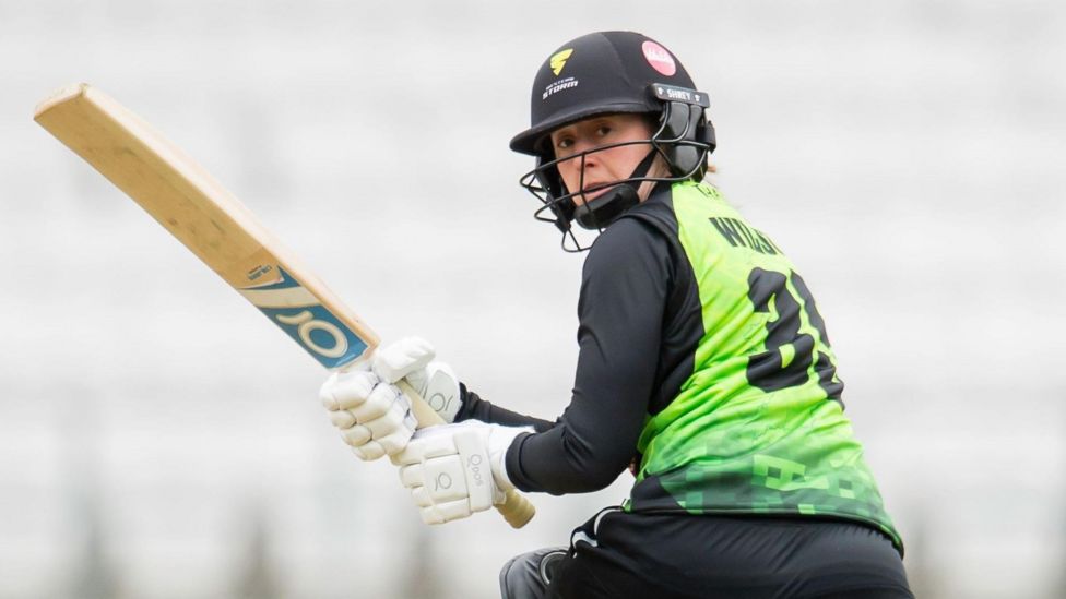 Rachael Heyhoe Flint Trophy: Sunrisers overcome Central Sparks - BBC Sport