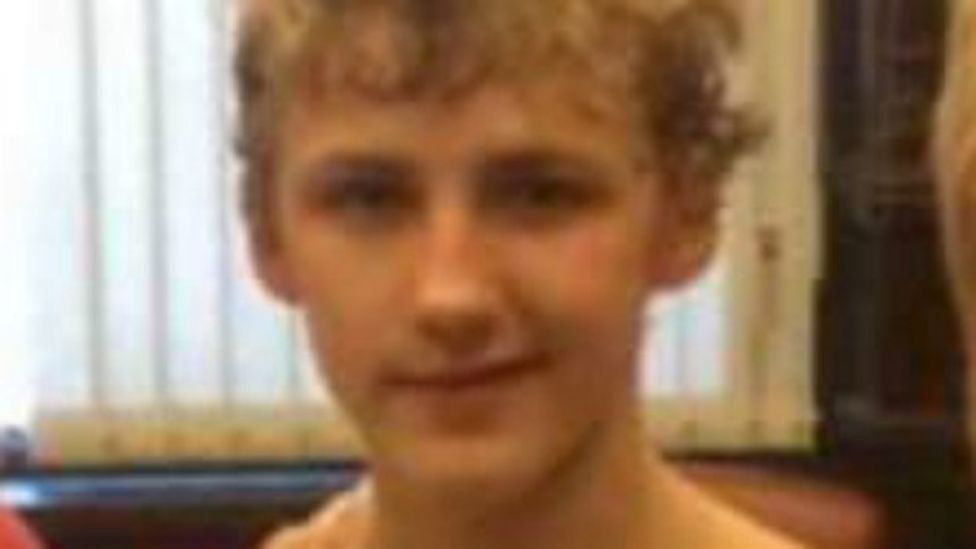 Kickboxer Scott Marsden's death 'unexplained' - BBC News