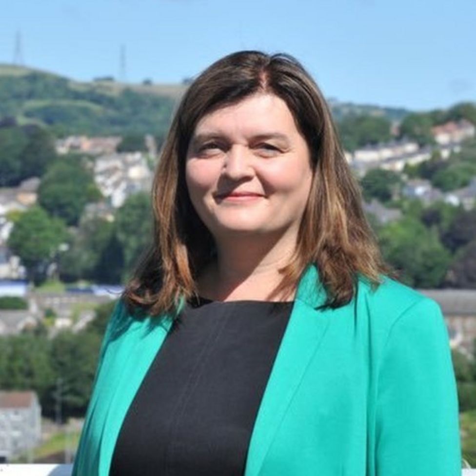 Cynllun ysgol enfawr Pontardawe yn 'anghyfreithlon' - BBC Cymru Fyw