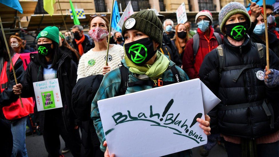 COP26: Police close road as protesters march near M8 - BBC News