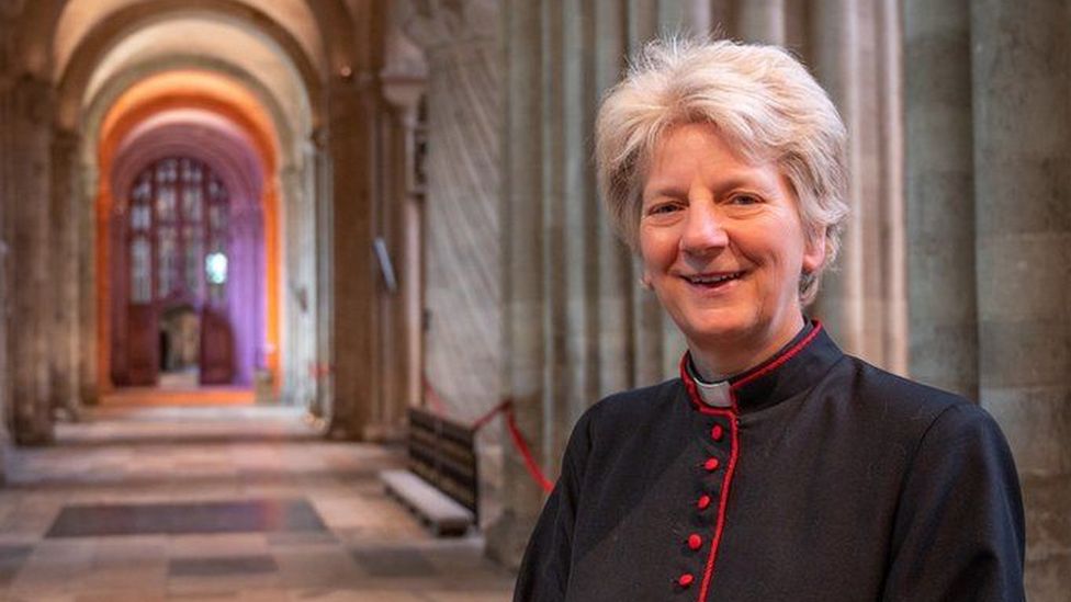 Norwich Cathedral's first female dean retires - BBC News
