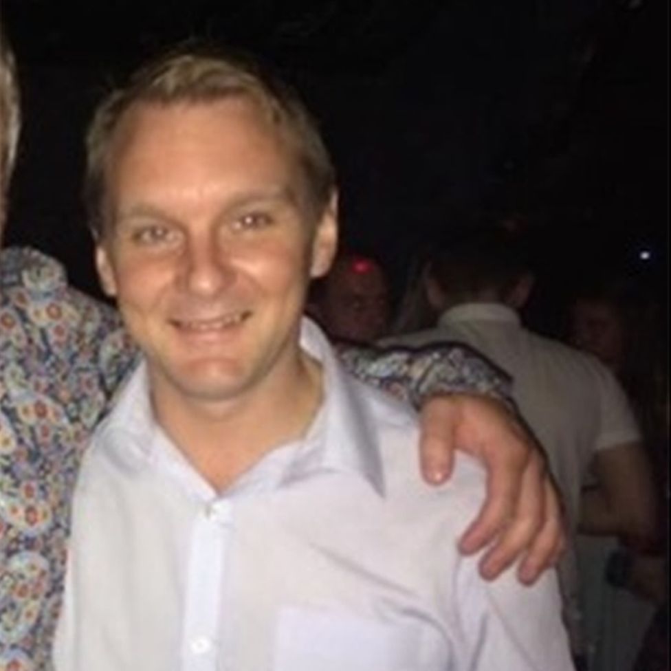 Michael Bugg search: Body found in River Trent - BBC News