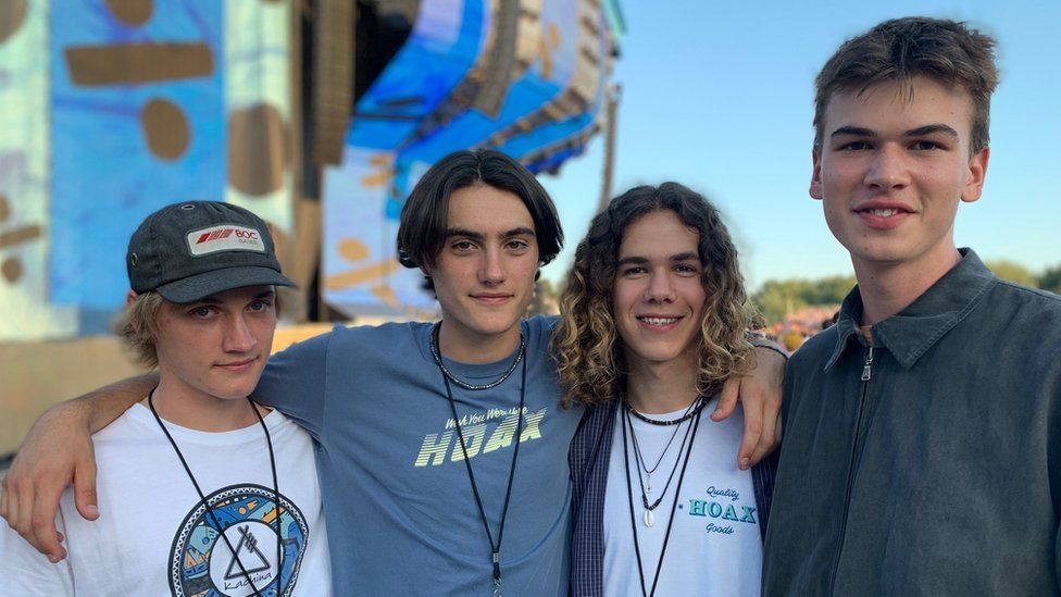 Ed Sheeran's Ipswich show 'might be the last loop pedal gig' - BBC News