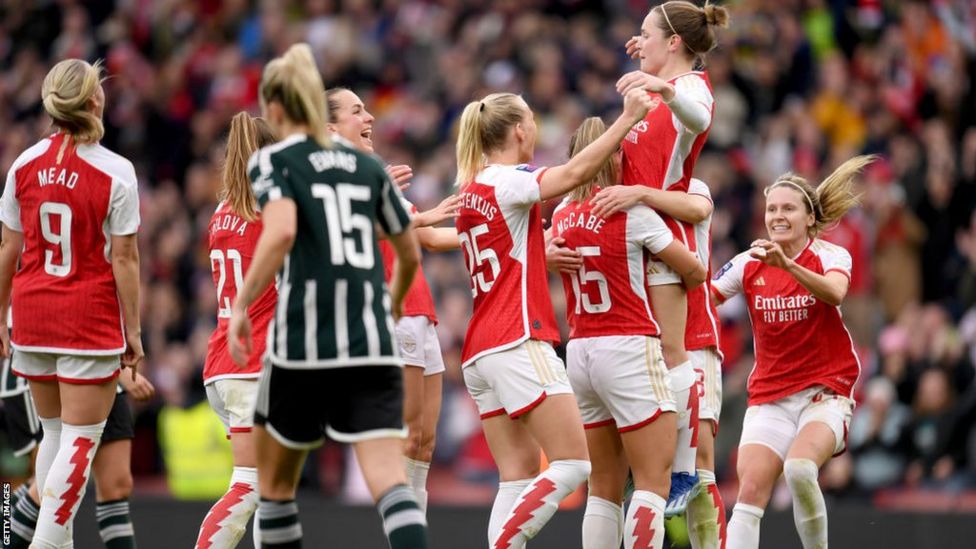 Arsenal 3-1 Man Utd: Gunners beat United in front of record WSL crowd ...