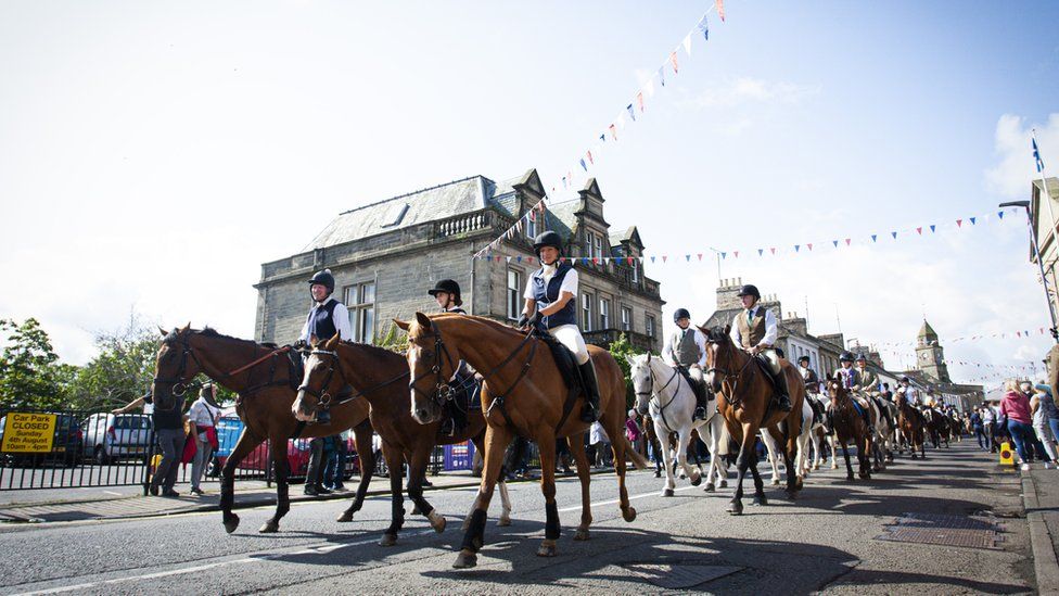 In pictures: Flodden Day in Coldstream - BBC News
