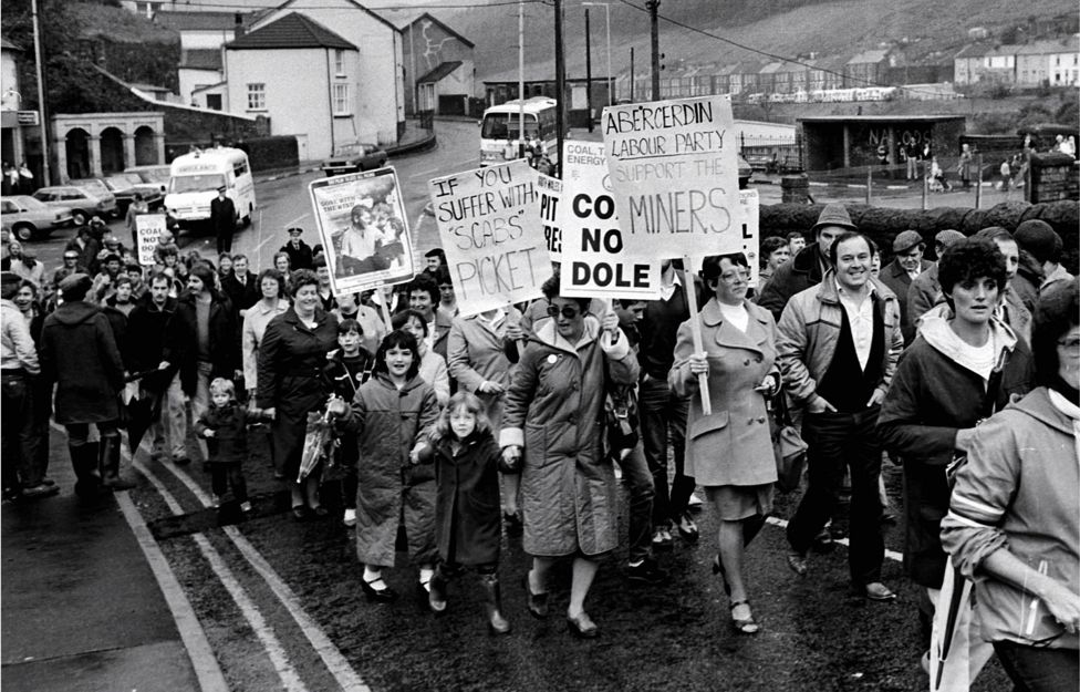 Lluniau: Streic y Glowyr a Thatcher - BBC Cymru Fyw