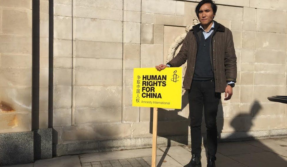 Mall protests over China state visit to Britain - BBC News