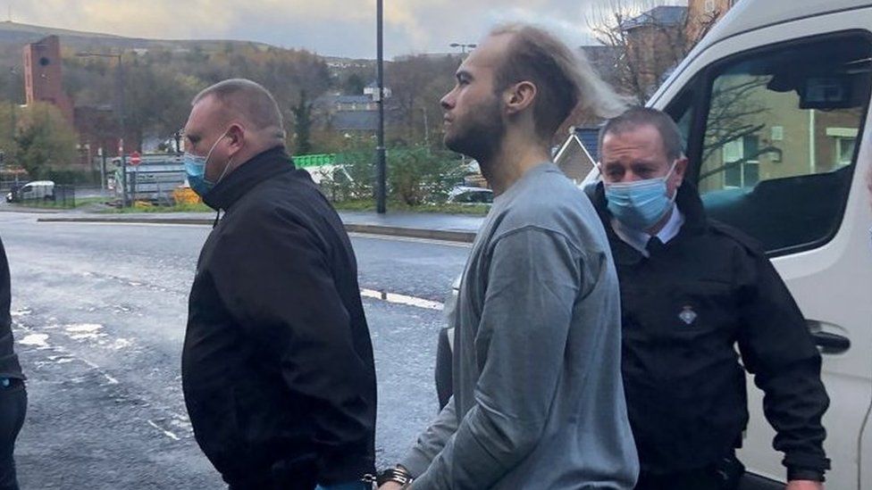 Dyn yn pledio'n euog i ddynladdiad menyw yn 2021 - BBC Cymru Fyw