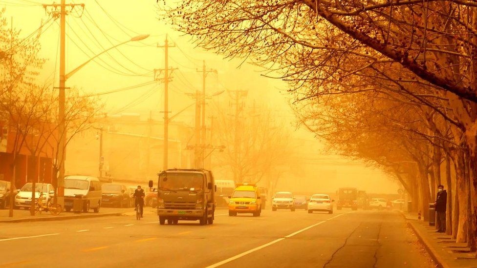 Sandstorms bring air pollution concerns for Asian countries - BBC Newsround