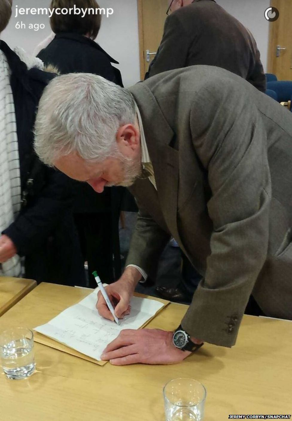 What Jeremy Corbyn's up to on Snapchat - BBC News