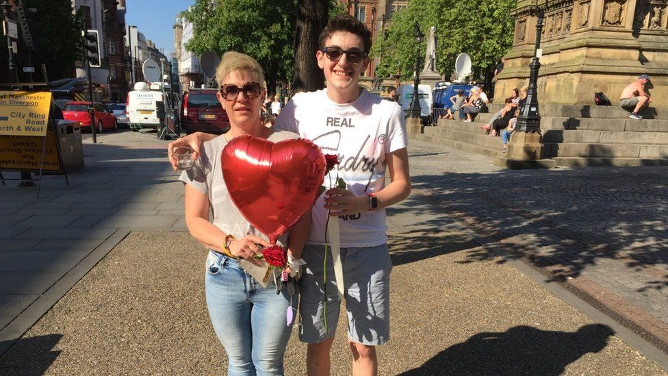 Defiant crowds turn out for Manchester's annual Great City Games - BBC News