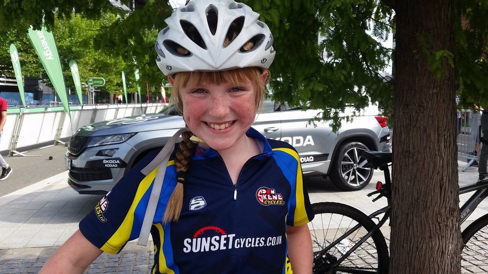 Geraint Thomas 'shocked' after velodrome renamed in his honour - BBC News