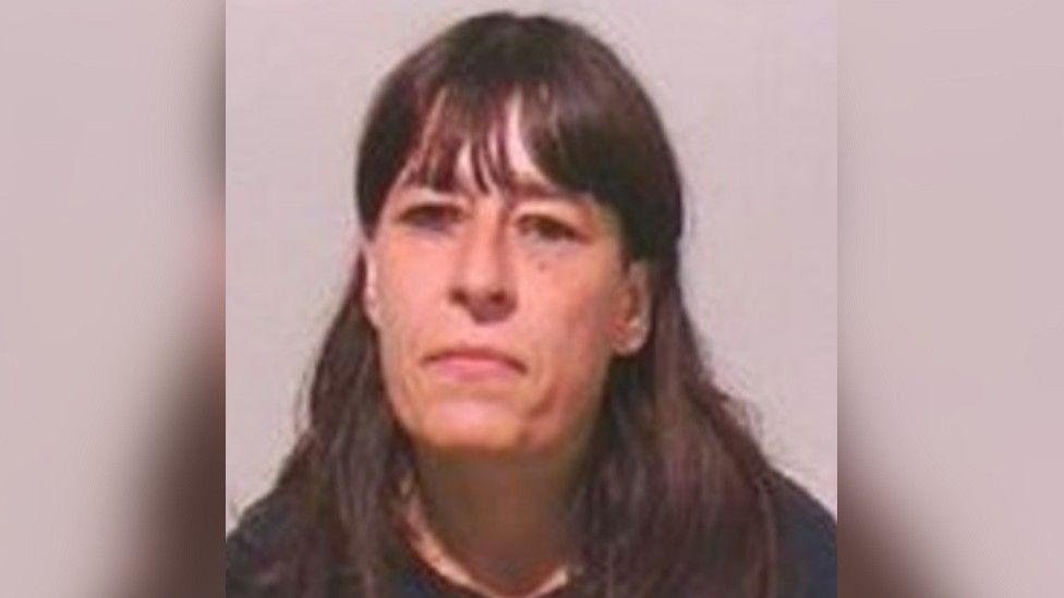 Sharon Swinhoe: 'Sugar daddy' murderer died with Covid in prison - BBC News