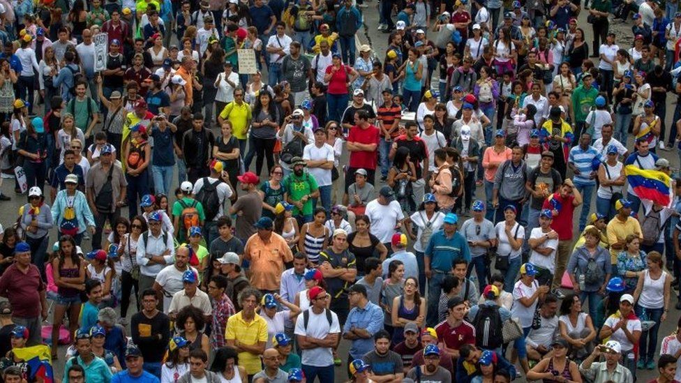 Venezuela: Teenager killed as mass protests rage - BBC News