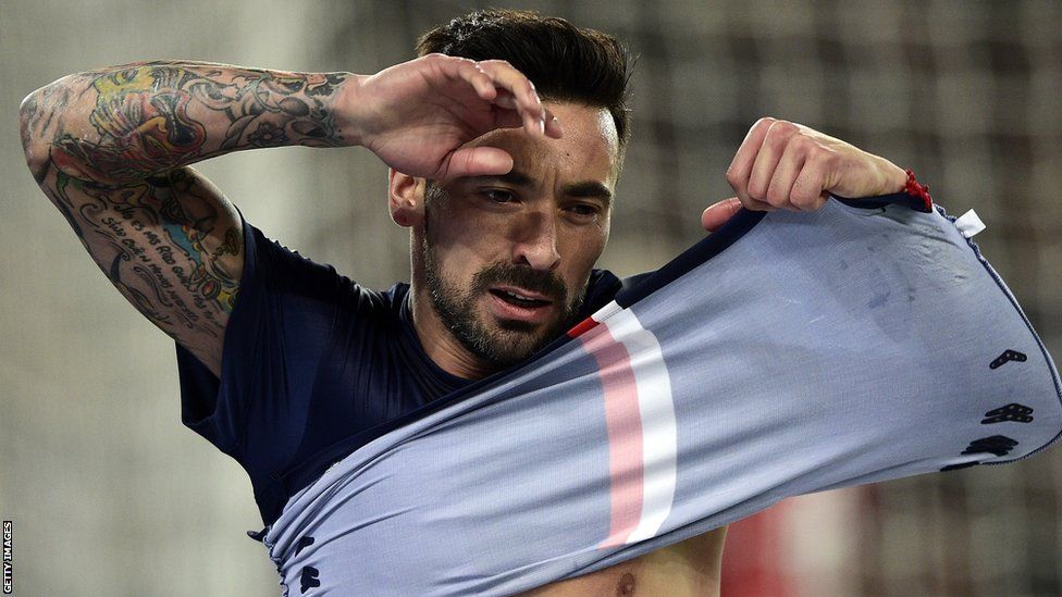 Ezequiel Lavezzi moves to Hebei China Fortune from PSG - BBC Sport