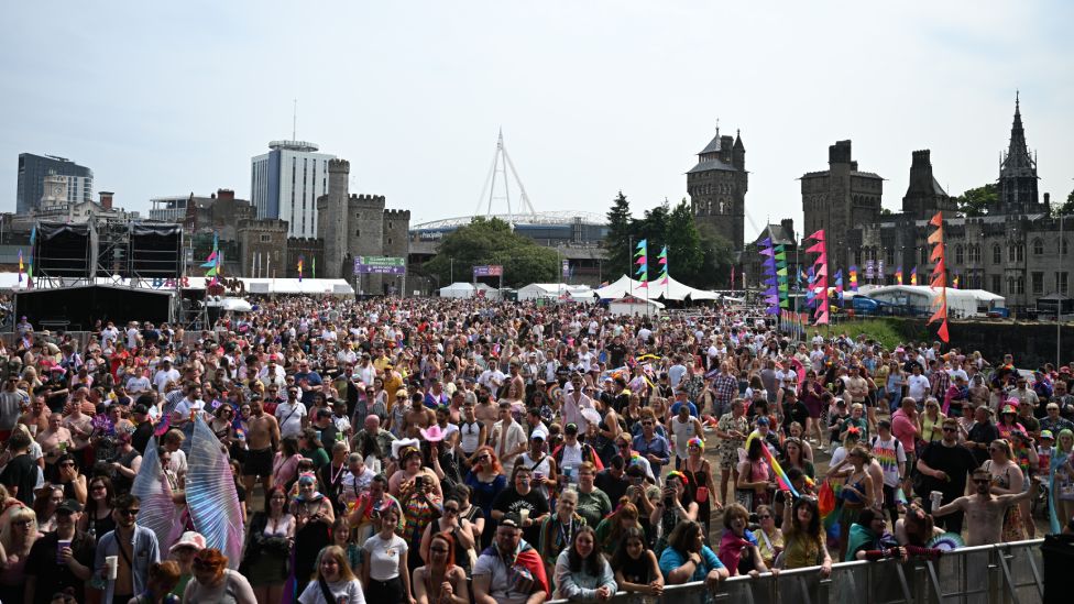 Cardiff: Pride Cymru celebrates its largest parade - BBC News